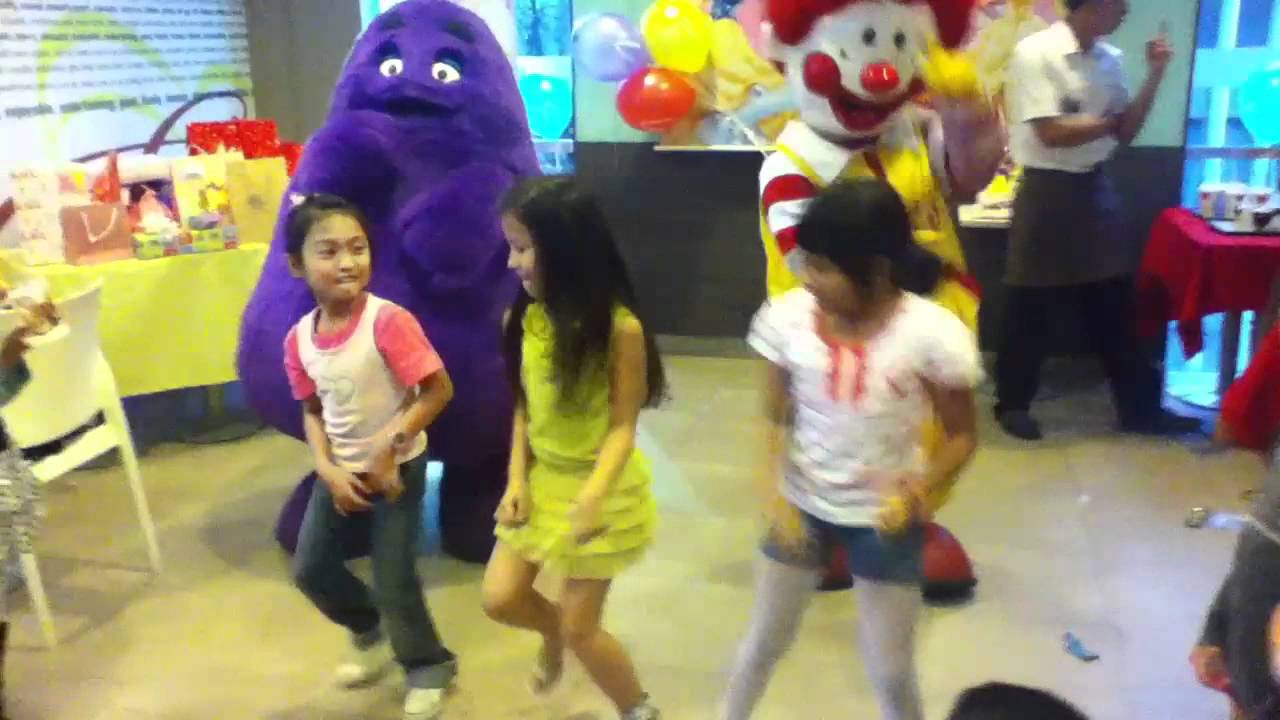 Teach Me How to Dougie - Nichole and friends with Kid McDo - YouTube
