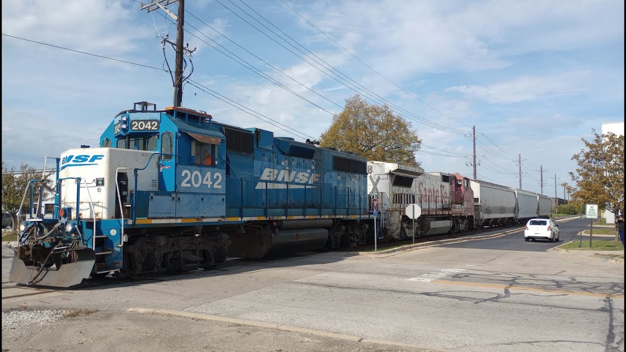 BNSF 2042 & ATSF 552 in Batavia IL - YouTube