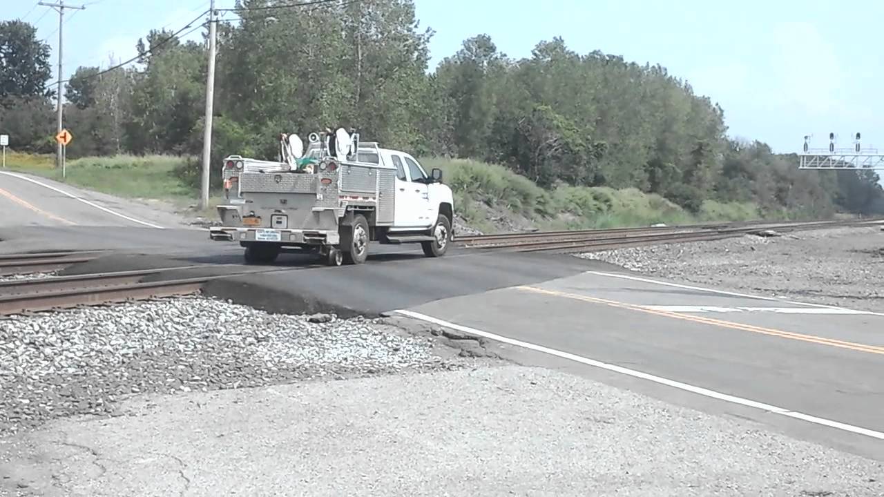High Rail Truck Setting Up on The Tracks - YouTube