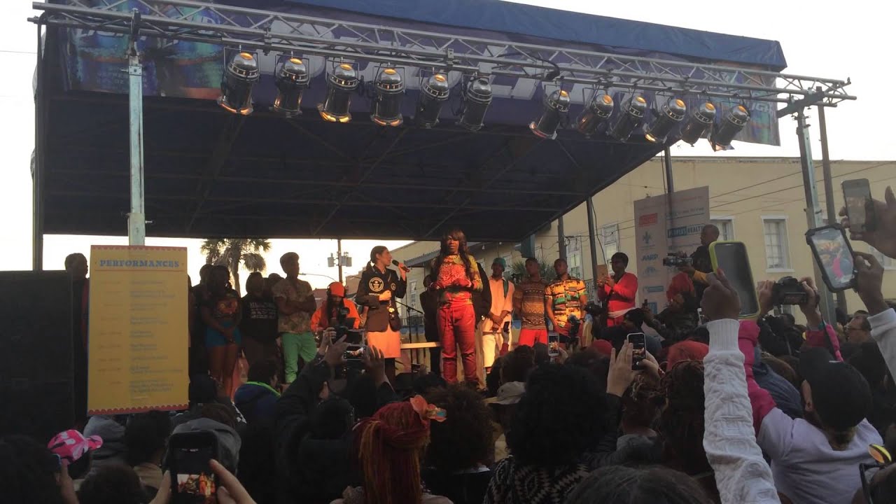 Big Freedia Receiving the Guinness Book of World Records Award for ...
