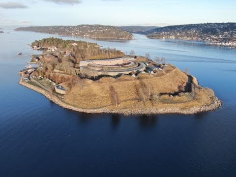 Vi flyr med drone over Oscarsborg/ Fly over Oscarsborg - YouTube