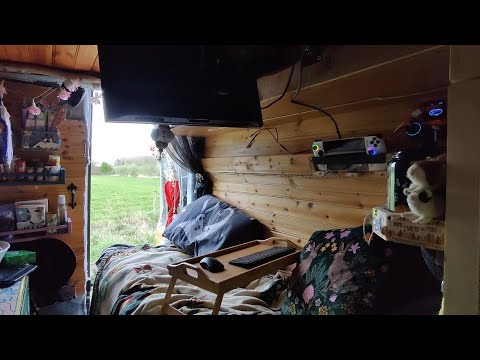 Vanlife gaming setup tour (solo female vanlife vlog) - YouTube