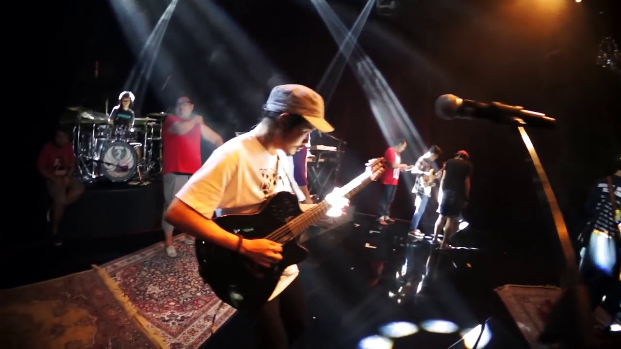 AG COCO - DIKALA BULAN BERMAIN BIOLA BY HUJAN GUITAR OUTRO - YouTube