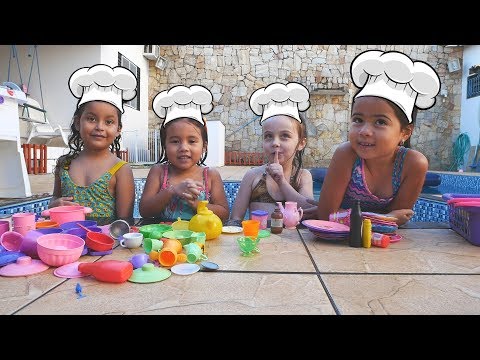 BRINCANDO DE RESTAURANTE NA PISCINA COM AS AMIGAS