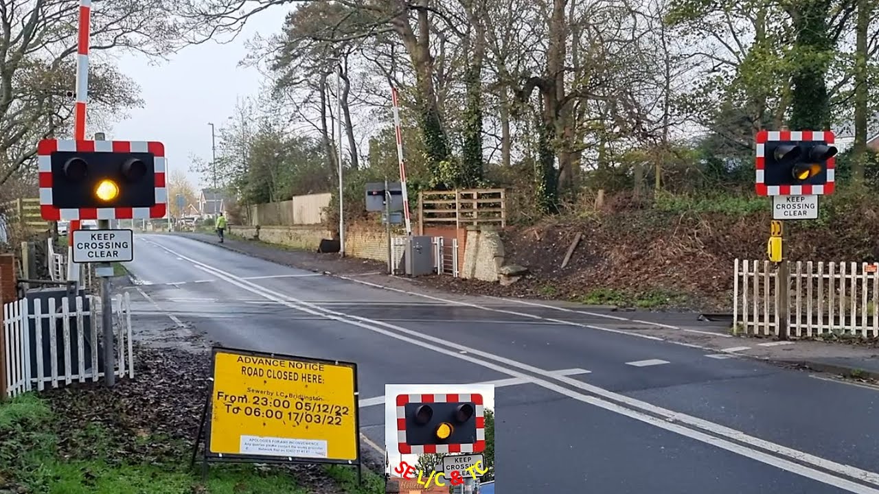 Sewerby Level Crossing, East Riding of Yorkshire - YouTube