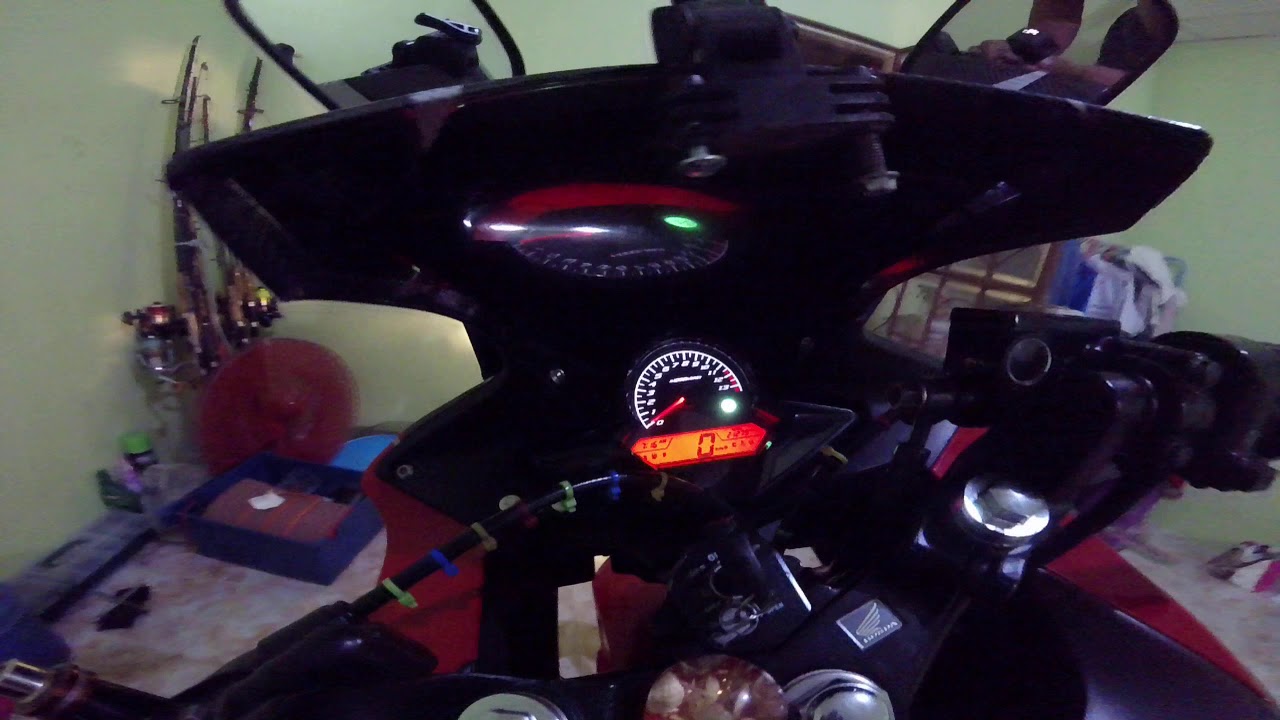 รีวิวcbr150i vs r15r - YouTube