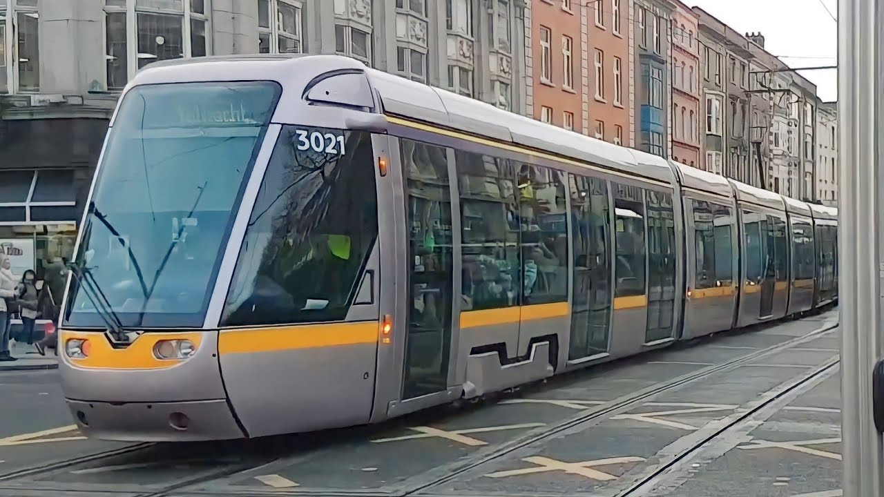 Dublin Luas passing through O'Connell Street - YouTube