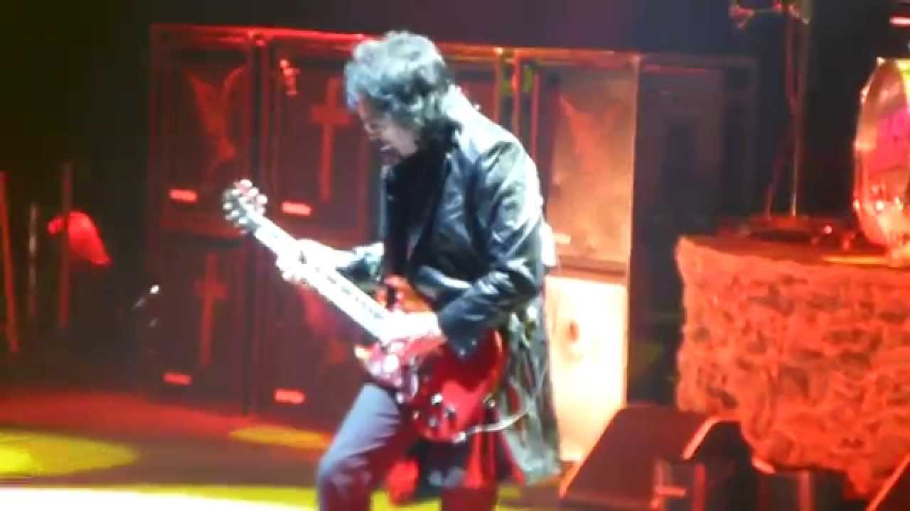 Black Sabbath - Supernaut HD @ Barclays Center, NY 2014 - YouTube