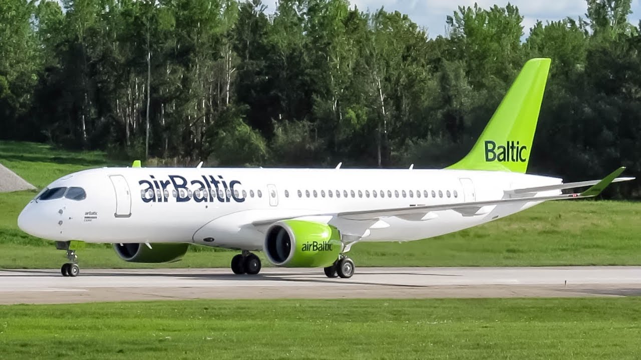 *Go around!* AirBaltic Bombardier CS300 (BCS3) Go around & landing in ...