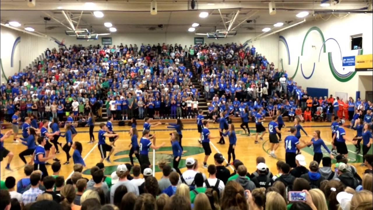 Homecoming 2016 - Dance team / Football Dance - YouTube