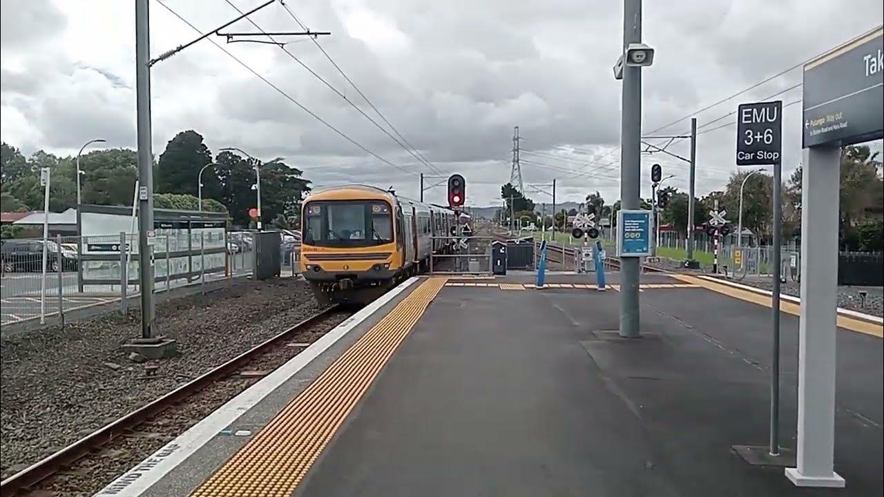 Te Huia Train Speeding Through Takanini - YouTube