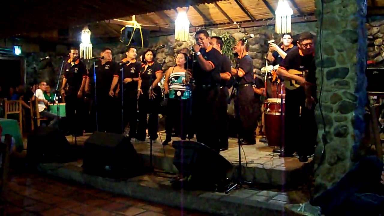 Grupo Gaitero "Combinación" Así es mi gaita, en vivo - YouTube