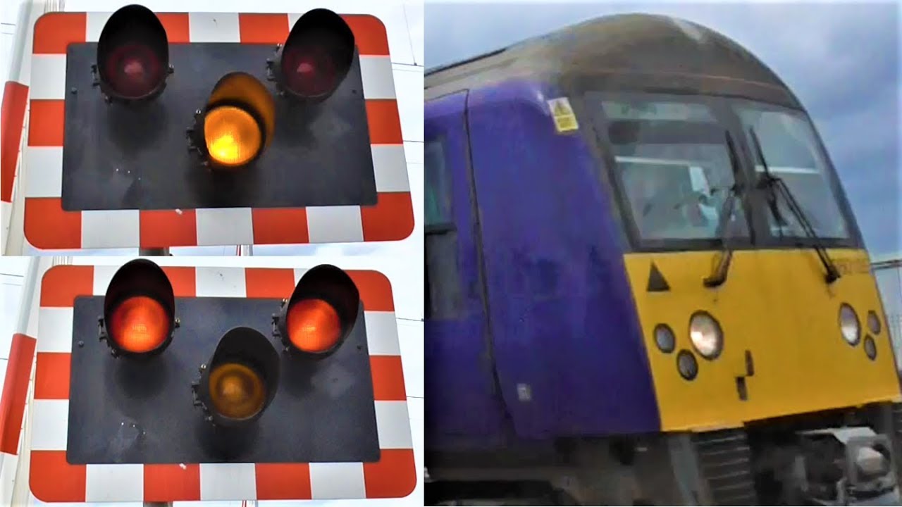 Hythe Level Crossing, Colchester, Essex - YouTube