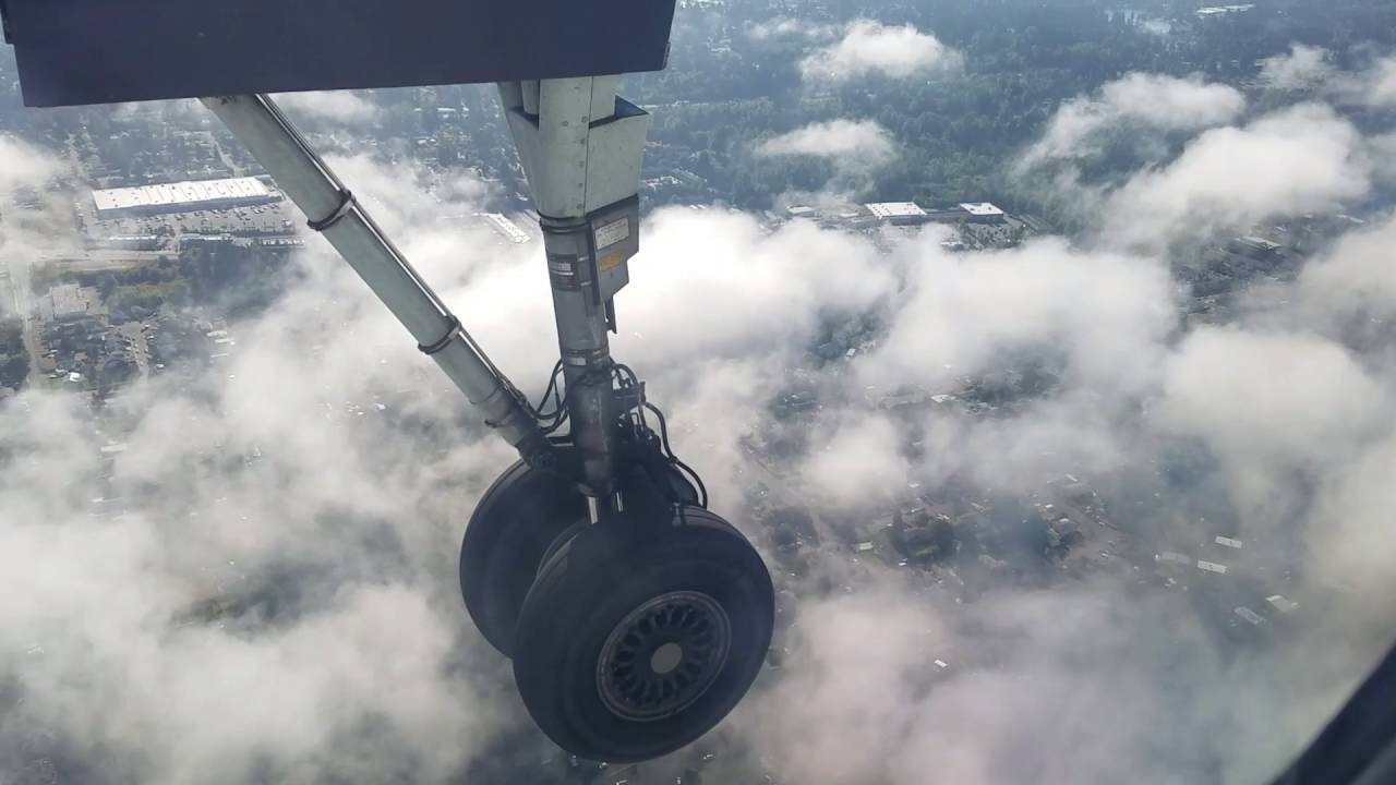 Flaps & Gear Coming Down, Approach & Touch Down in Seattle in Alaska ...