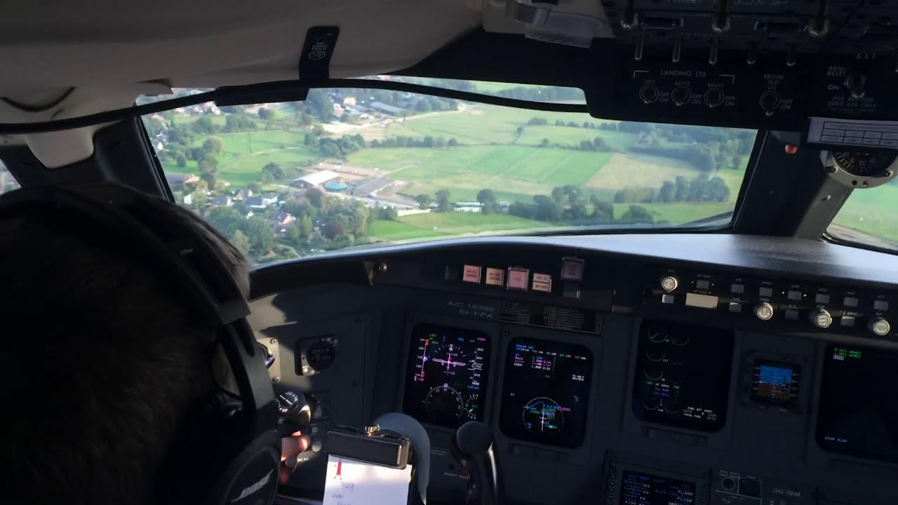 CRJ900 cockpit landing - YouTube