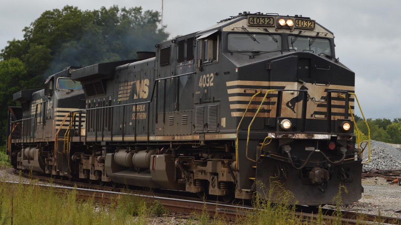 NS 4032 with a Horn Salute Leads Mani Modal NS 288 - 9-05-22 - YouTube