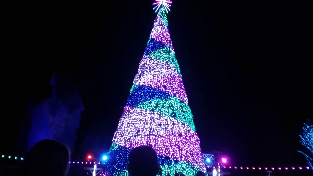 Dollywood Christmas Tree Show 2018 - YouTube