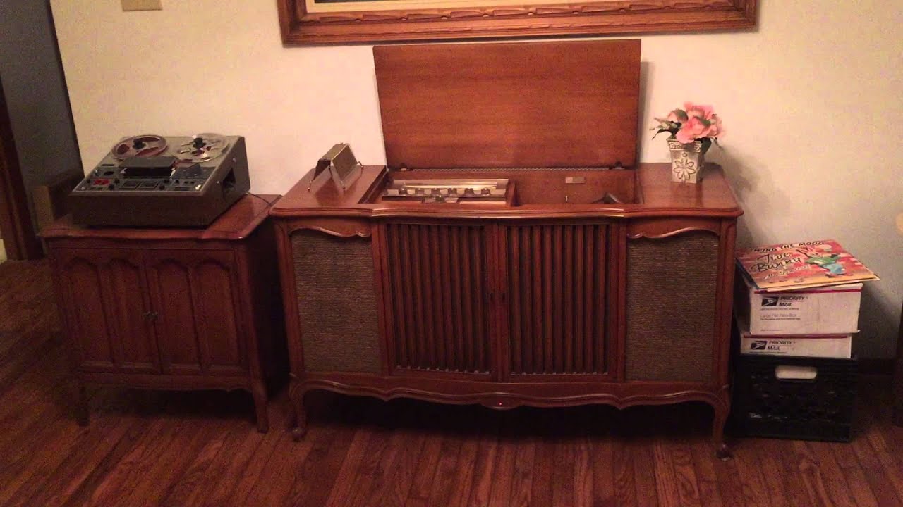 1962 Motorola Hi-Fi stereo console plays Chuck Willis - YouTube
