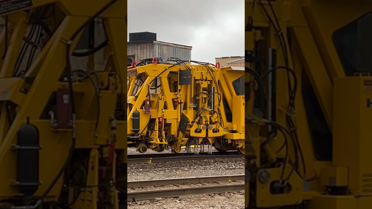 MOW train at manheim Metra station!!! #train - YouTube