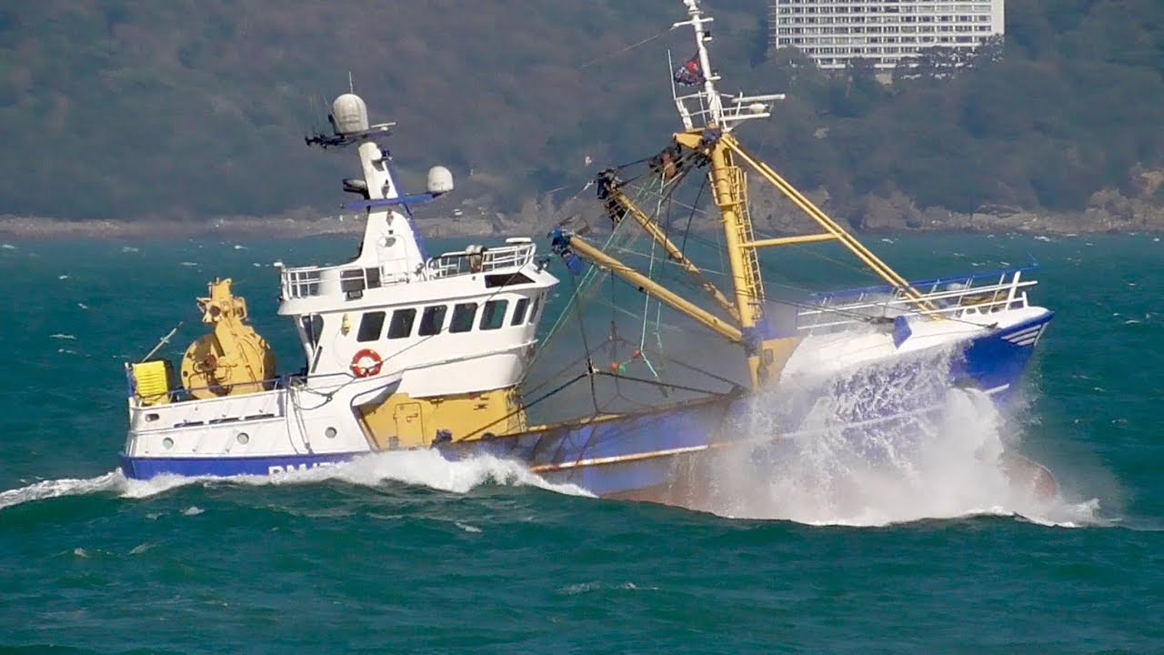 BM-172 “EMILY ROSE” Departing Brixham In Rough Seas | 20/9/19 - YouTube