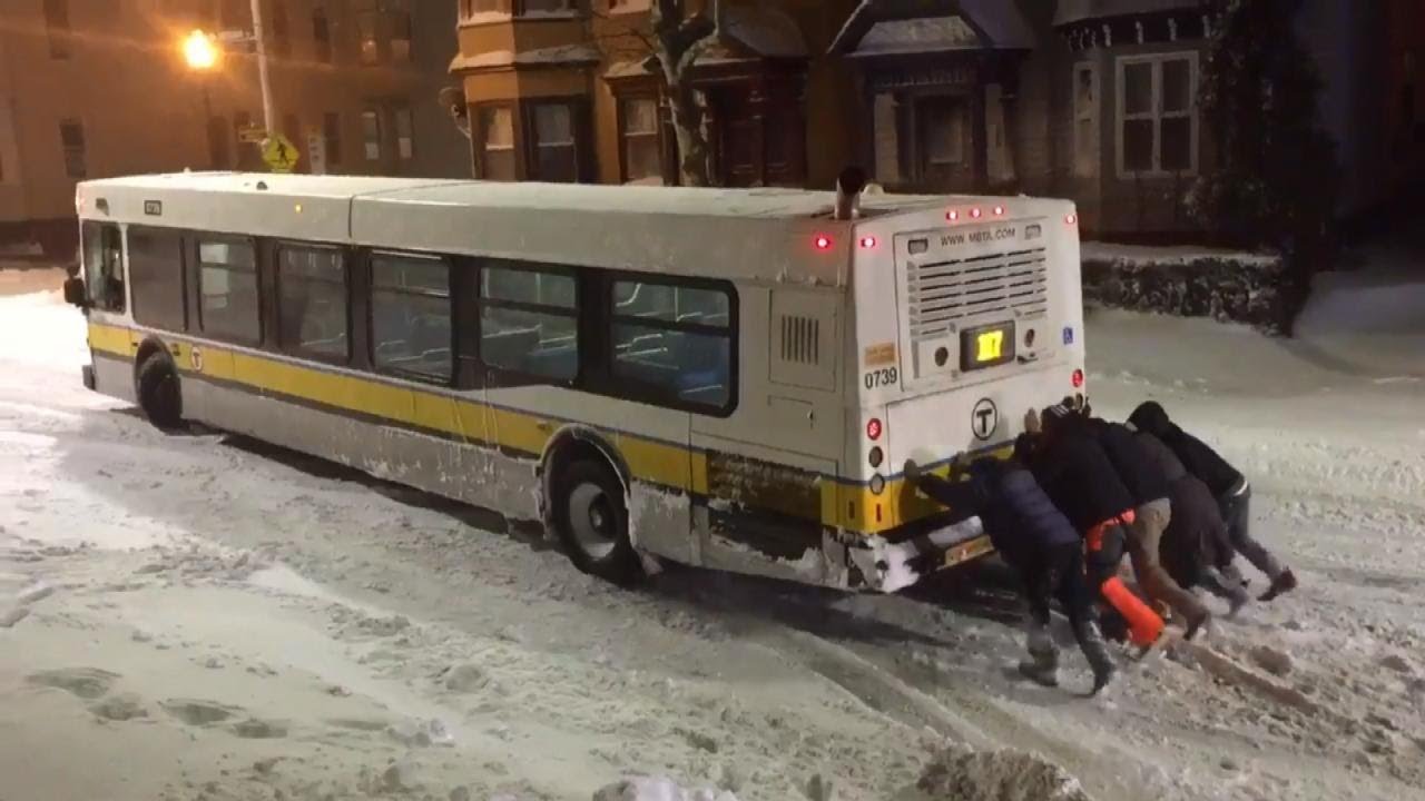 Strangers Come to Rescue of Bus Stuck on Icy Street - YouTube