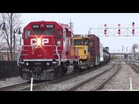 CP 6025 repainted SD40-2 leads a train at Franklin Park! - YouTube