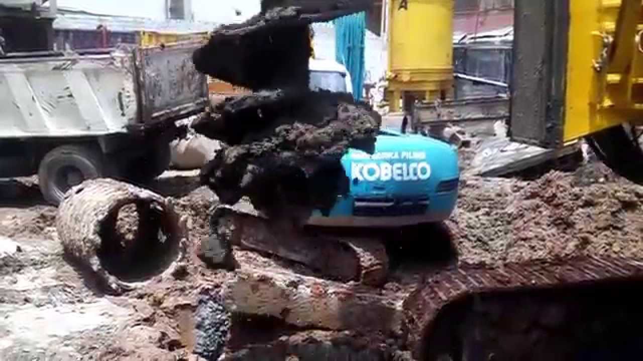 Hydraulic piling rig- Auger operation - YouTube