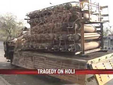 Delhi: CNG truck catches fire, 1 dead - YouTube