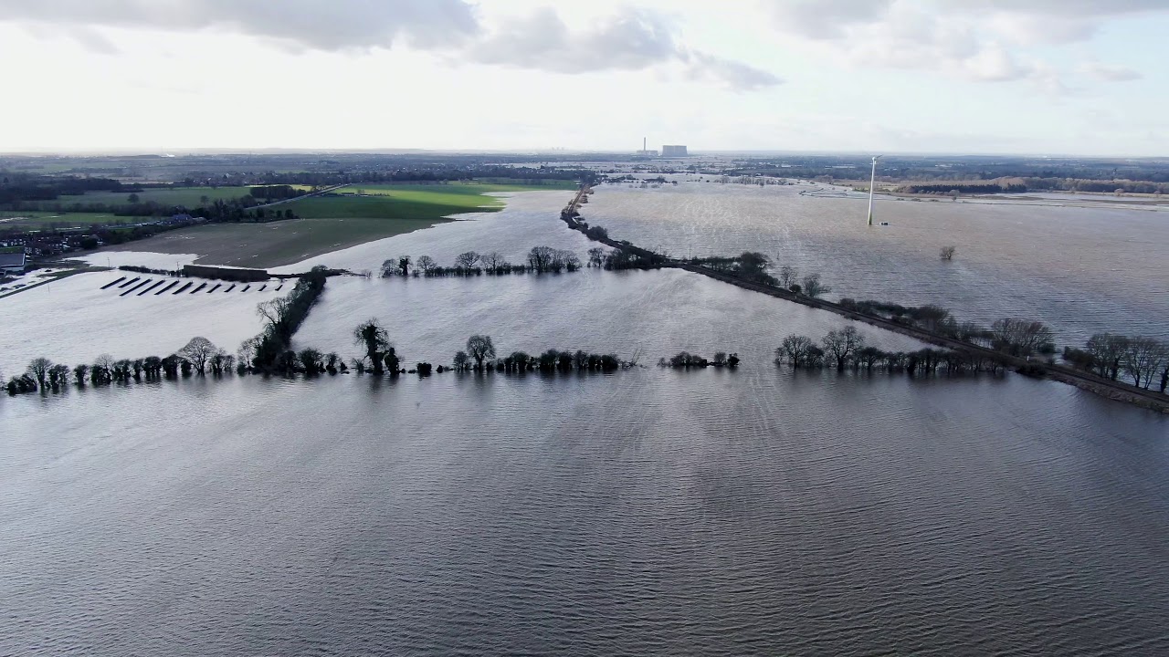 Flood water around Snaith, East Cowick, Peppered Pig, PetsPad - YouTube
