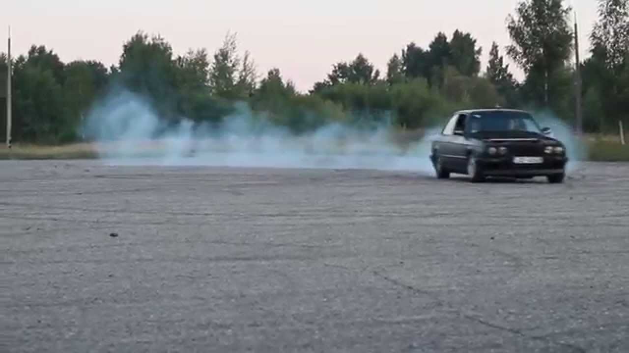 Girl Drift BMW E30 - YouTube