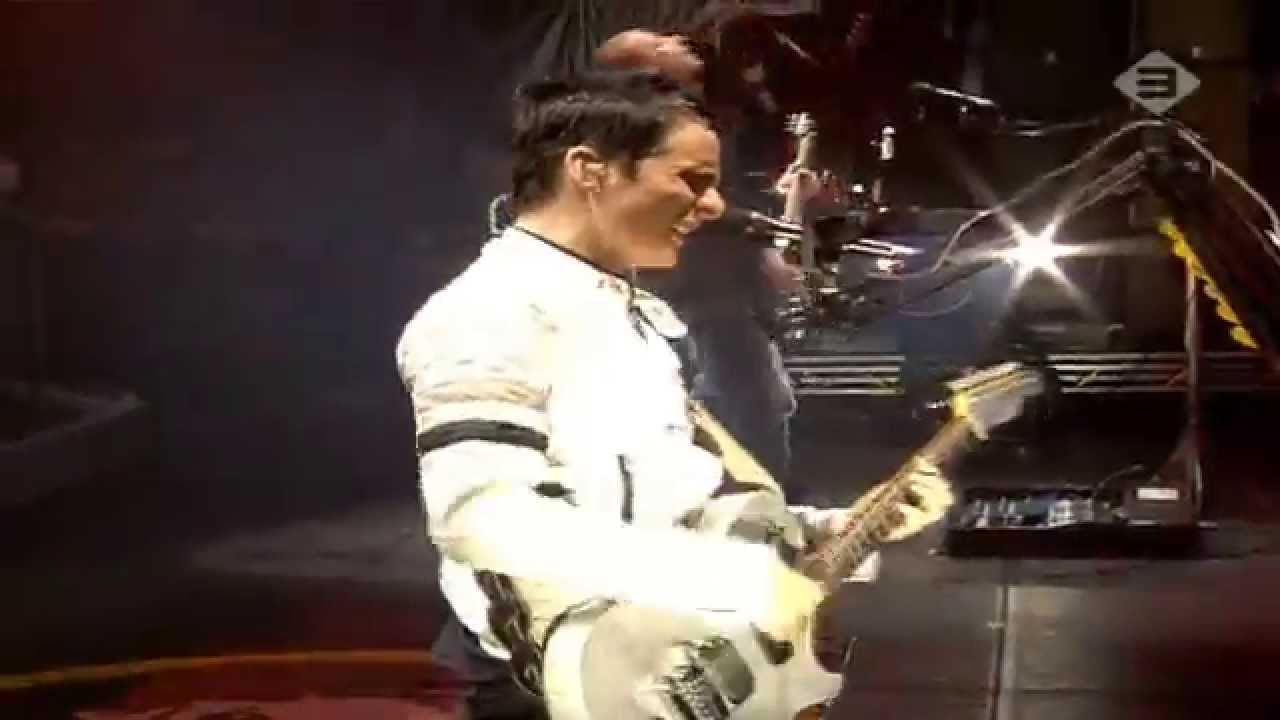 Muse - The Small Print live @ Pinkpop Festival 2004 - YouTube