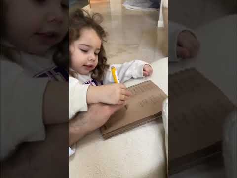 HANDE ERÇEL'IN YEĞENİ GAMZE ERÇEL'IN KIZI MAVİ BABASINA DİLEKLERİNİ YAZDIRIYOR