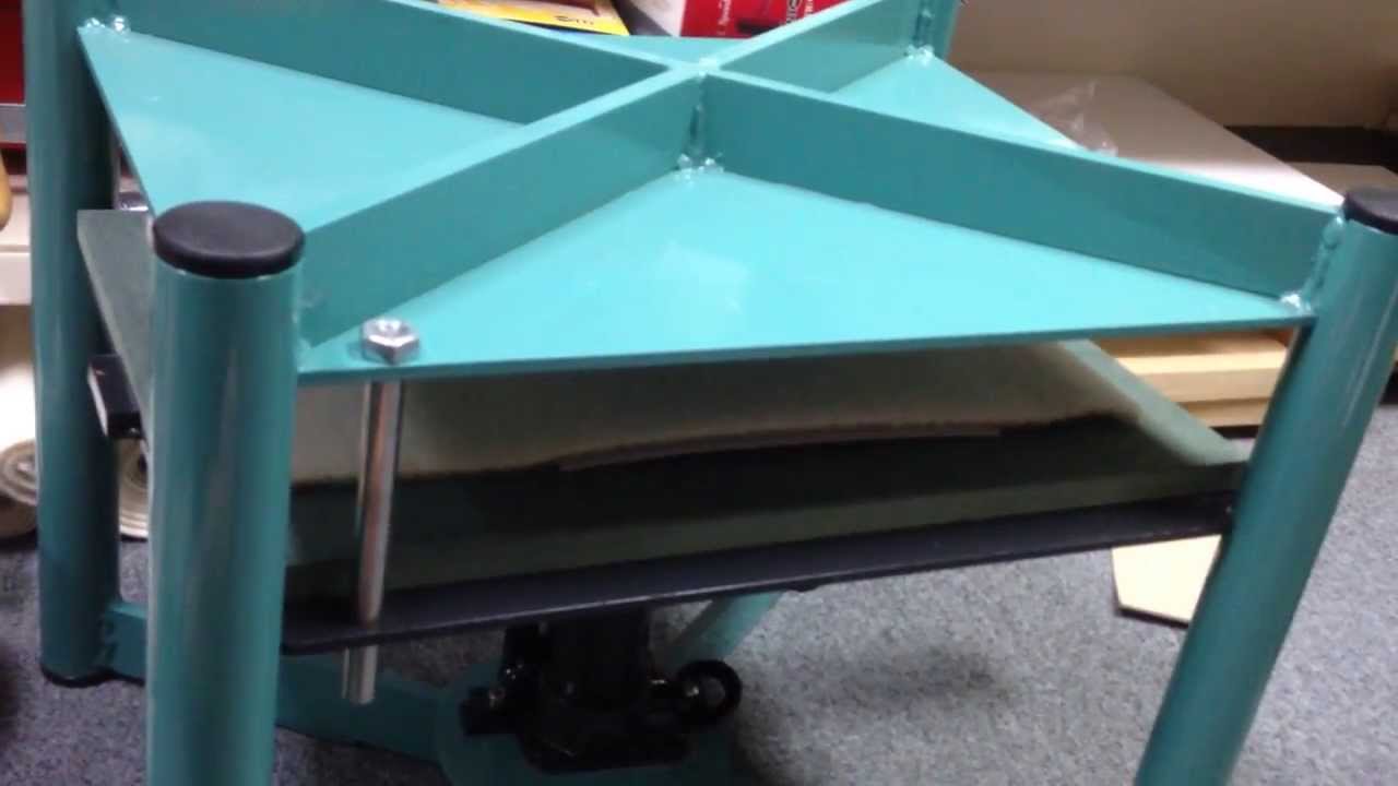 Using a Hydraulic relief press - YouTube