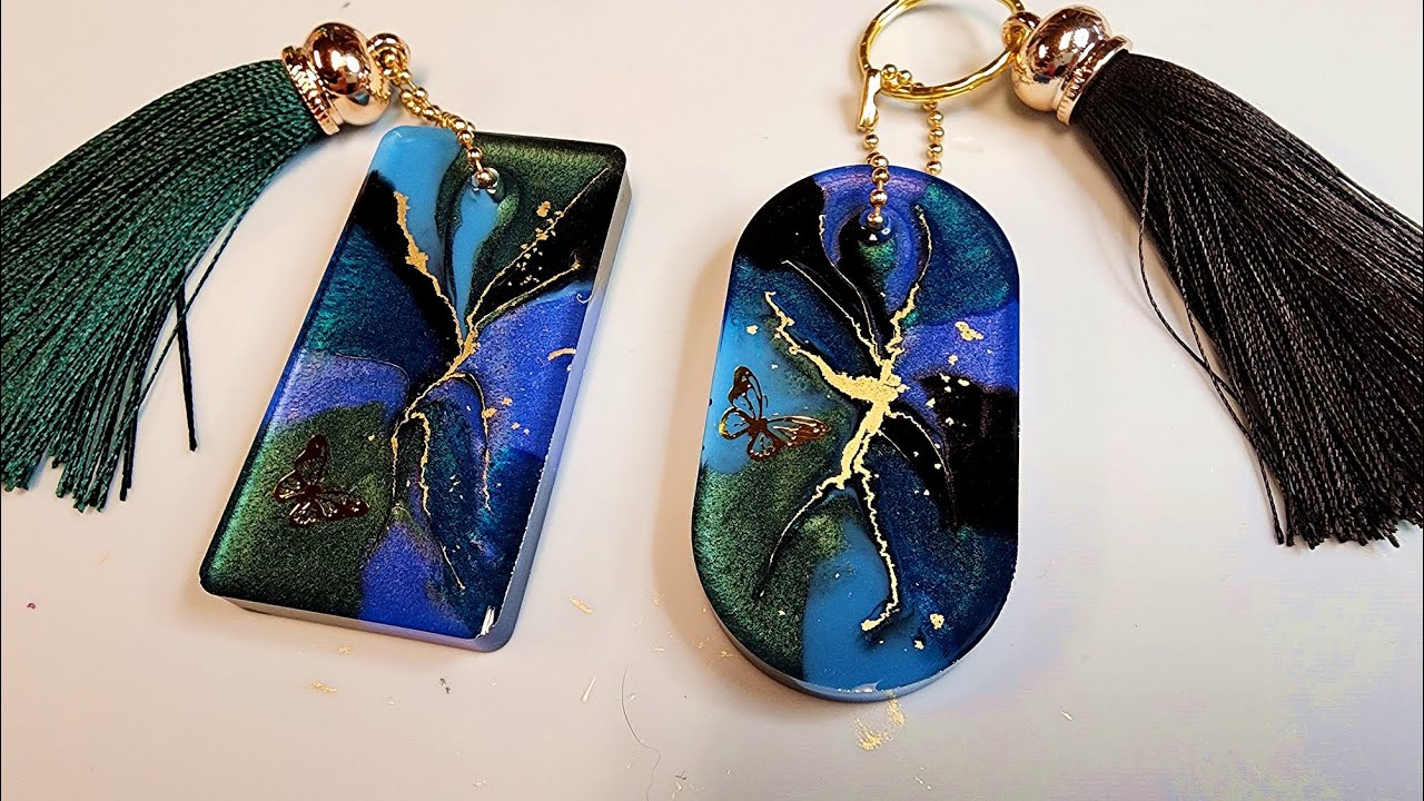 Resin keychain |Mix colors|retro style|black and dark green marble ...