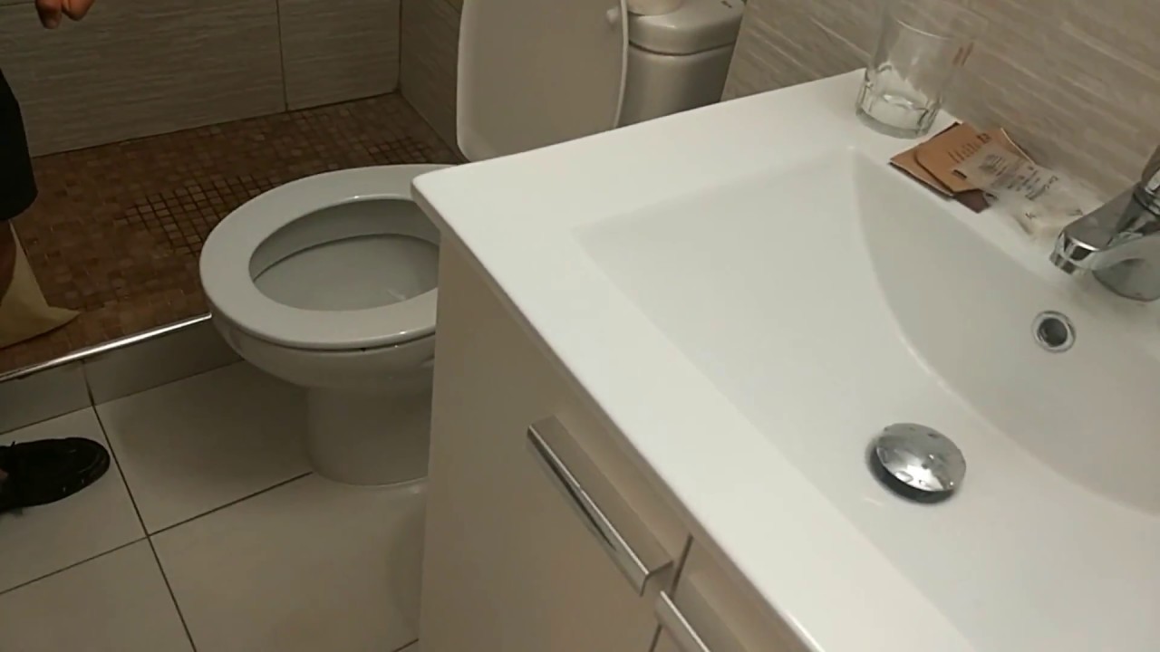 Room tour at our really (not) nice hotel - YouTube