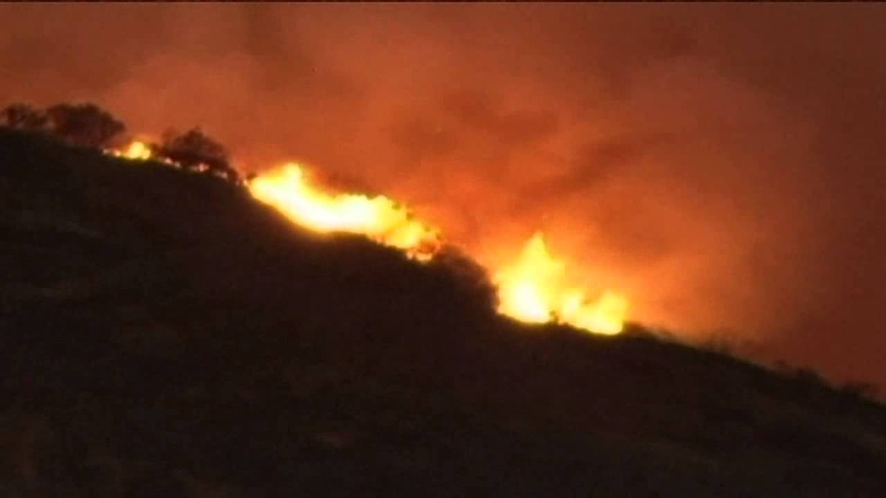 USA, California Fire. Plane dropping water - YouTube