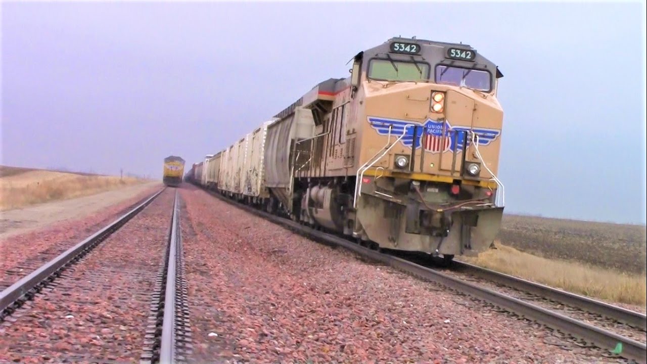 Two drive-by clips of two UP trains stopped on the Spine Line - YouTube