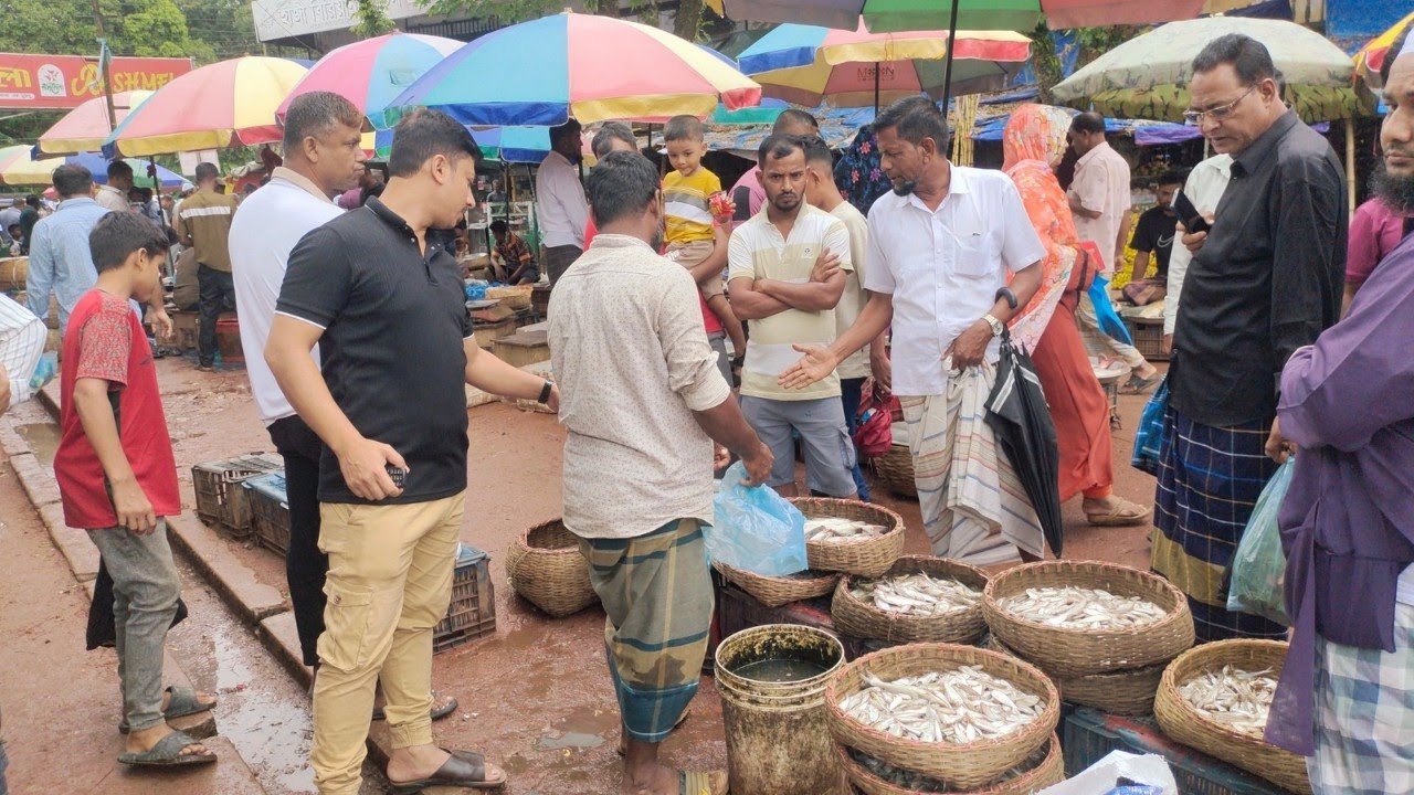 সিলেটের বটেশ্বর মাছ বাজার। Sylhet Bateshwar fish market - YouTube