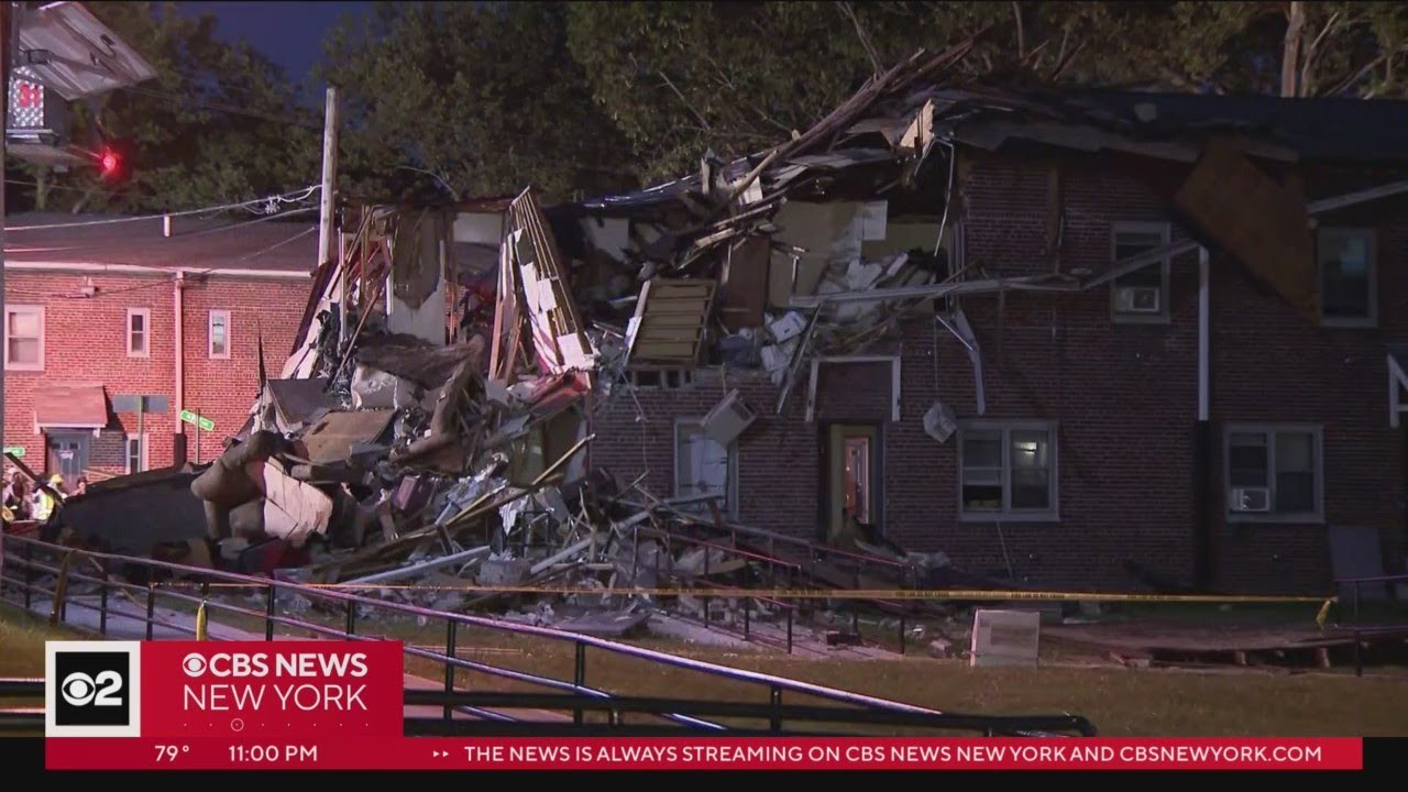 6 hurt in possible explosion at Newark apartment building - YouTube