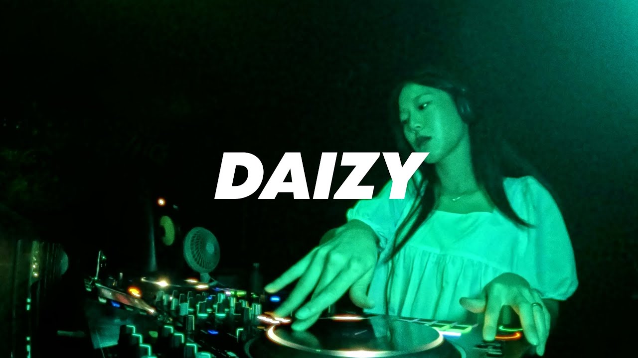 Daizy @ Mushroom | Dubstep live set - YouTube