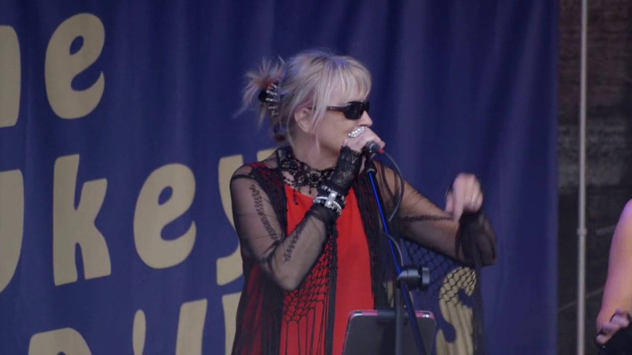 The Ukey Dukes - Follyfest 2018 - Hey Baby - YouTube