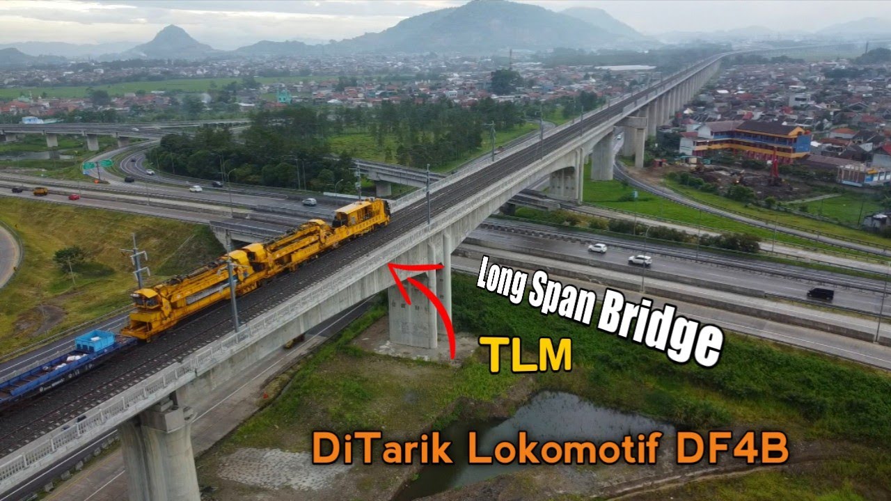 1 Km rel Terpasang Track Laying Machine ditarik Lokomotif DF4B | Long ...