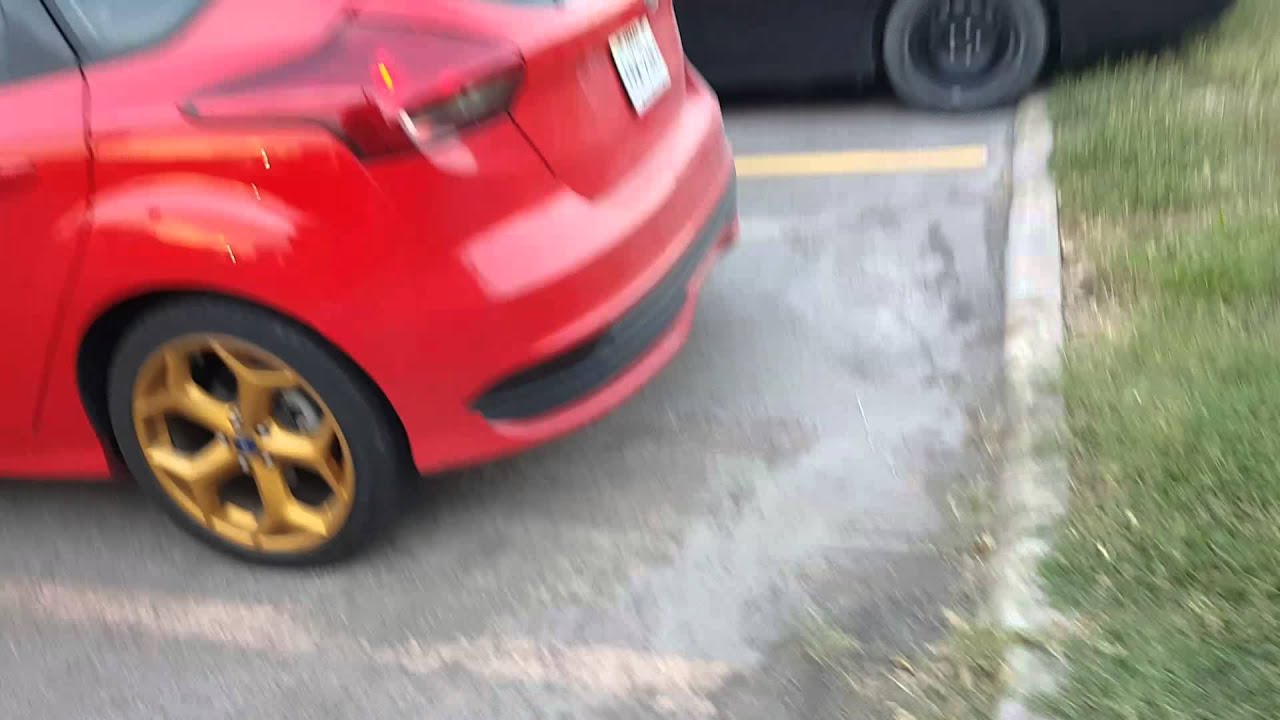 Ford Focus ST straight pipe side exit - YouTube