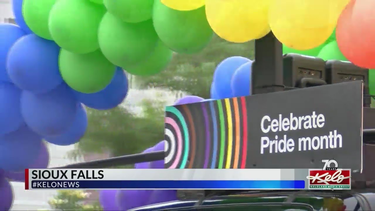 Thousands celebrate at the 2023 Pride Parade and Festival - YouTube