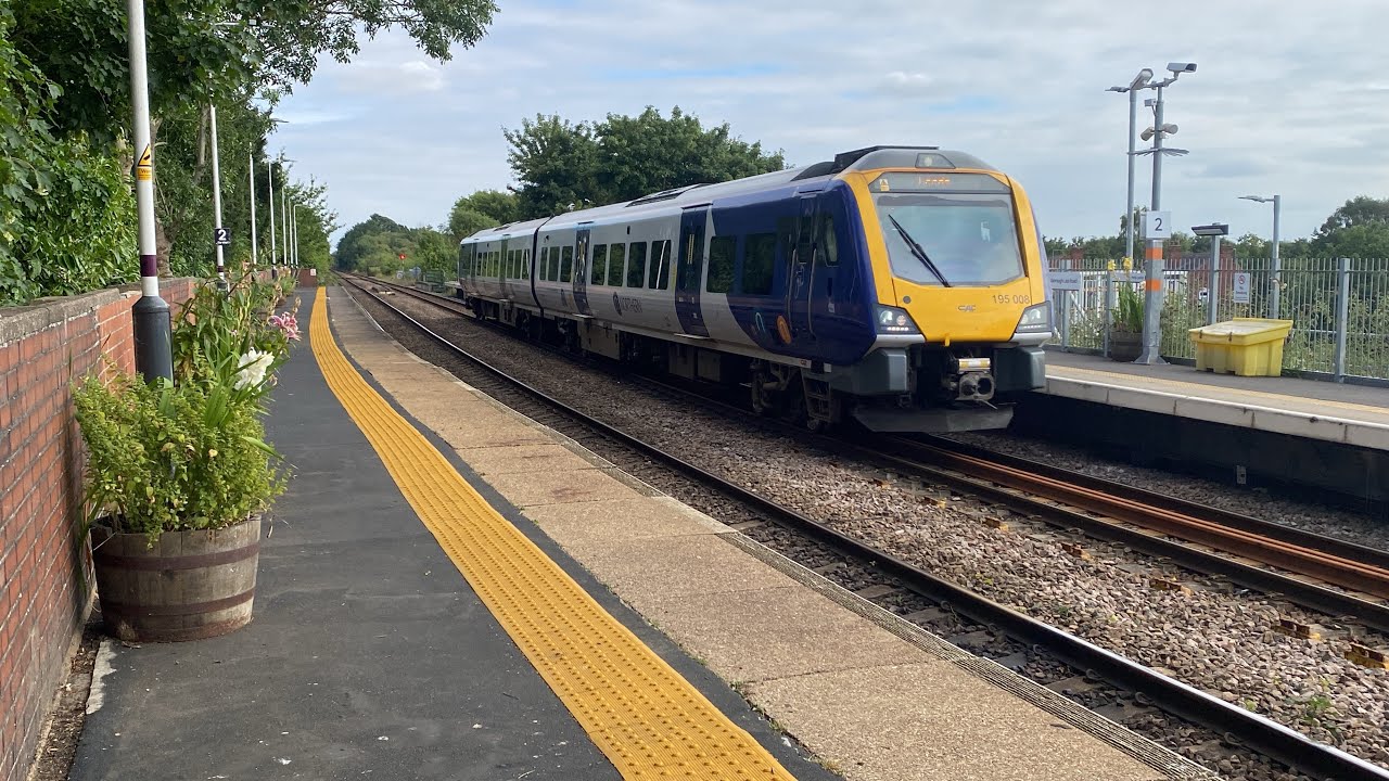 Northern trains 1L76 Lincoln to Leeds 195008 platform 2 16:40 3L Lea ...