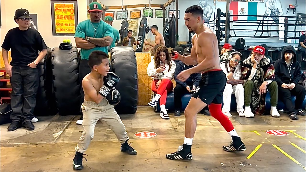 TEOFIMO LOPEZ GIVES FUTURE CHAMPION A BOXING LESSON IN FOOT WORK ...