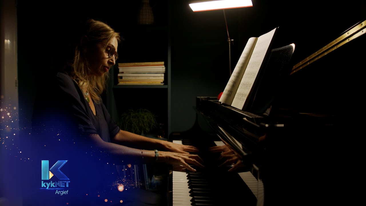 ANNE-MARIE VAN EEDEN - Kwêla! I KykNET - YouTube