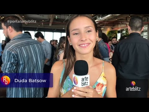 Conheça Duda Batsow, a adolescente rebelde Carol de Amor de Mãe - YouTube