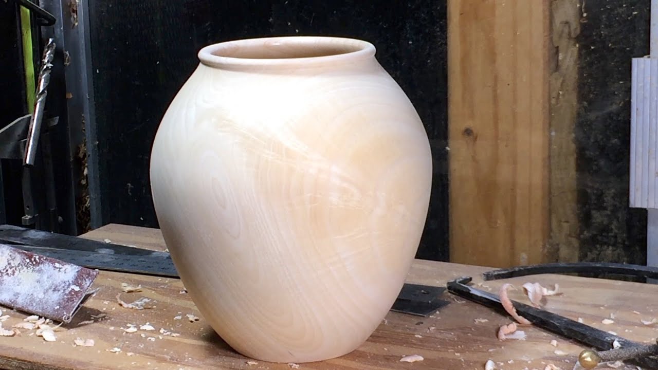Richard Raffan turns a claret ash vase in real time - YouTube