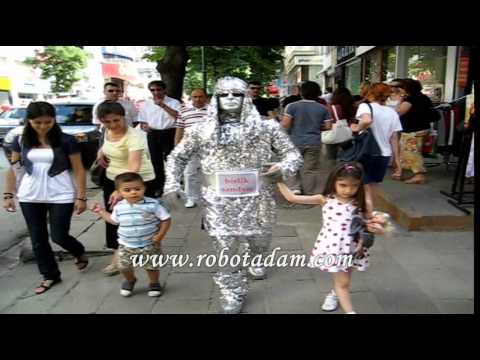 Dadı Robot Adam Çocukları Gezdiriyor Birlik Cafe Fast Food Tanıtımı